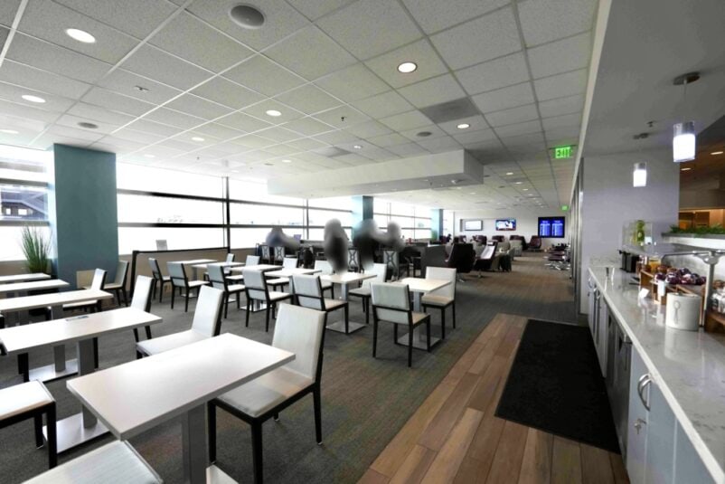プライオリティパスで無料なのにオーダーメニュー大充実！サンノゼ空港THE CLUB SJCラウンジ訪問記